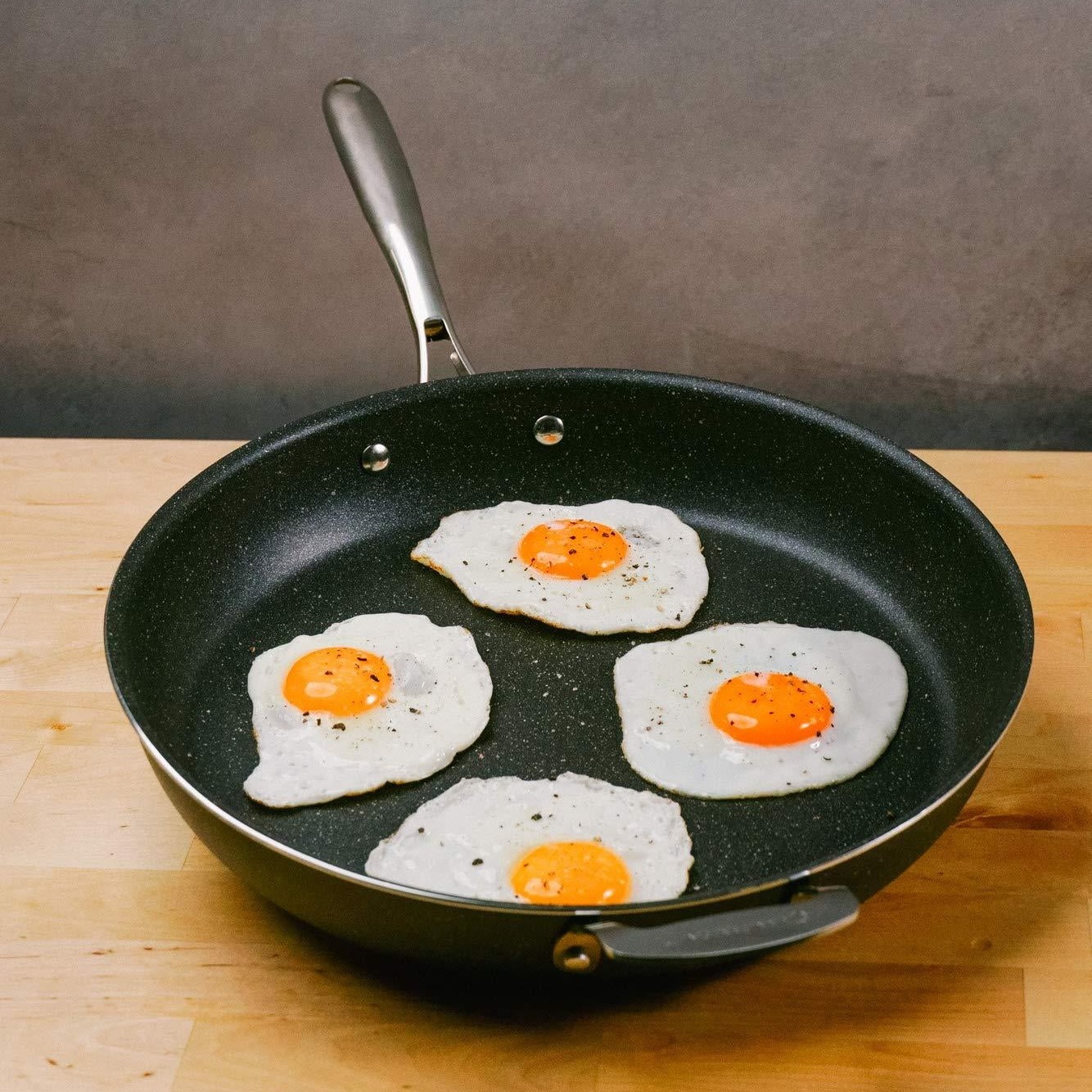 14 inch xl family size frying pan with helper handle - home & kitchen ...