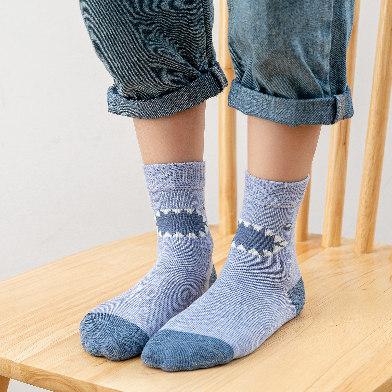 Boys Casual Cartoon Shark Striped Crew Socks - Temu Norway