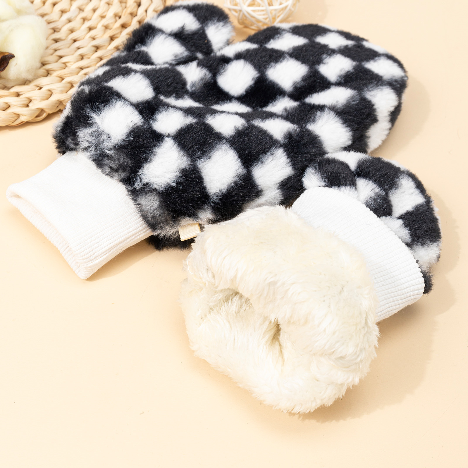 Warm Stylish Checkered Fleece Mittens Women Soft Cozy - Temu Australia