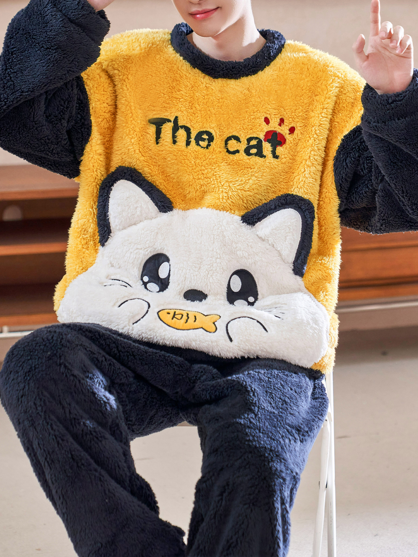 Warm And Cozy Men's Cartoon Print Fleece Pajama Set For Winter Nights ...