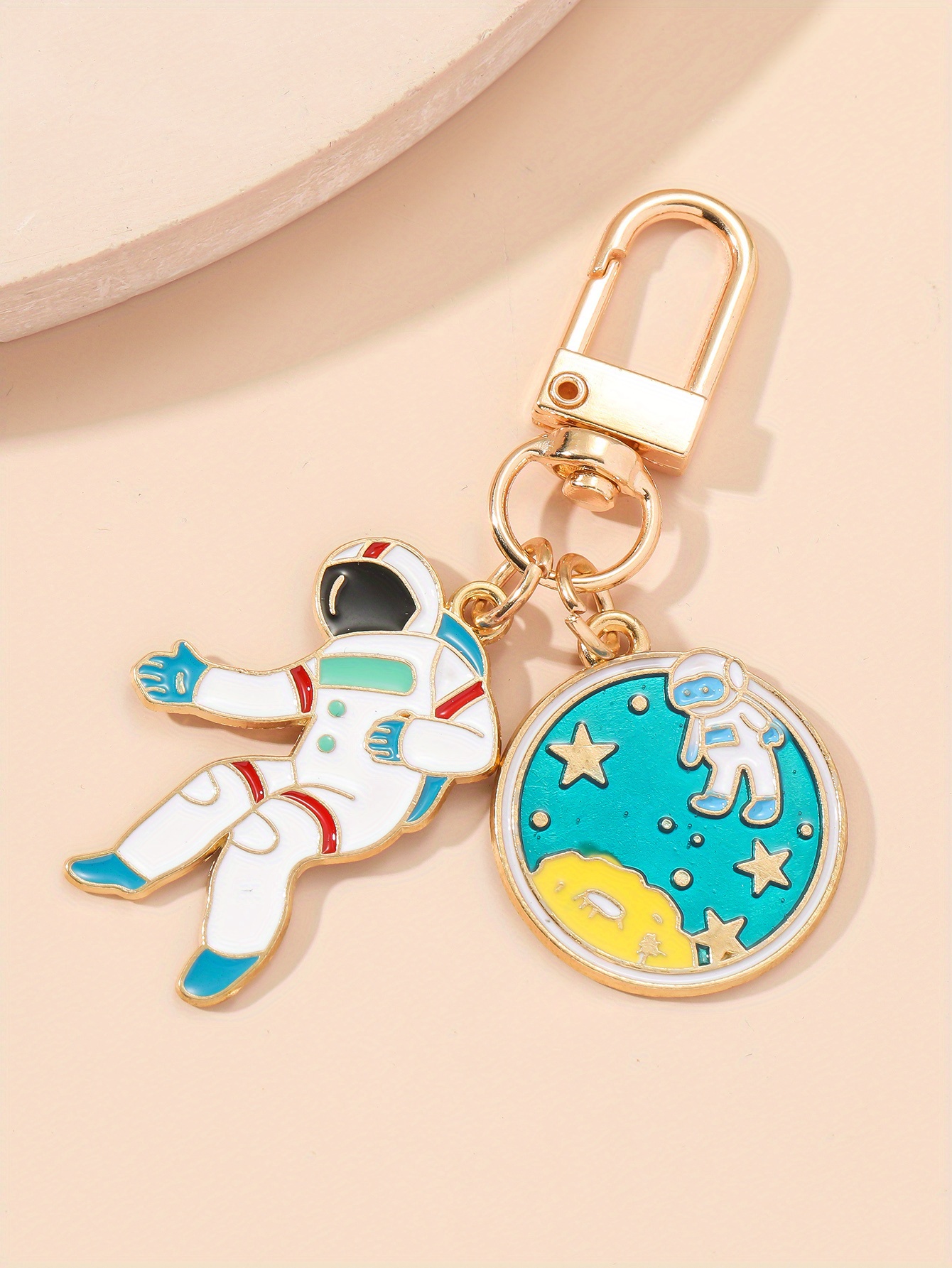Simple Creative Astronaut Moon Pendant Keychain For Men | Temu