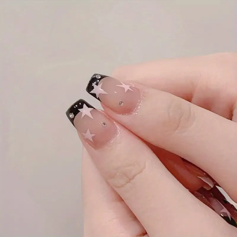 시크한 프렌치 스타일 누드 프레스온 네일 별 장식 And 반짝이는 라인스톤 짧은 사각형 손 발 및 네일 케어용 광택 마감