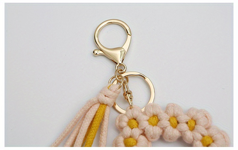 Crochet Alphabet Keychain Cute Daisy Flower Key Chain Ring - Temu Norway