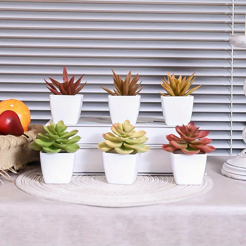 6個の人工多肉植物、ミニフェイク多肉植物、 されたリアルな人工緑植物、白いポット付き、家庭用オフィスデスク、バスルーム、 の窓辺の装飾に適して