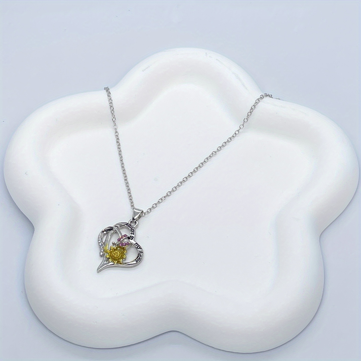 Creative Elegant Ladybug Sunflower Pendant - Temu New Zealand