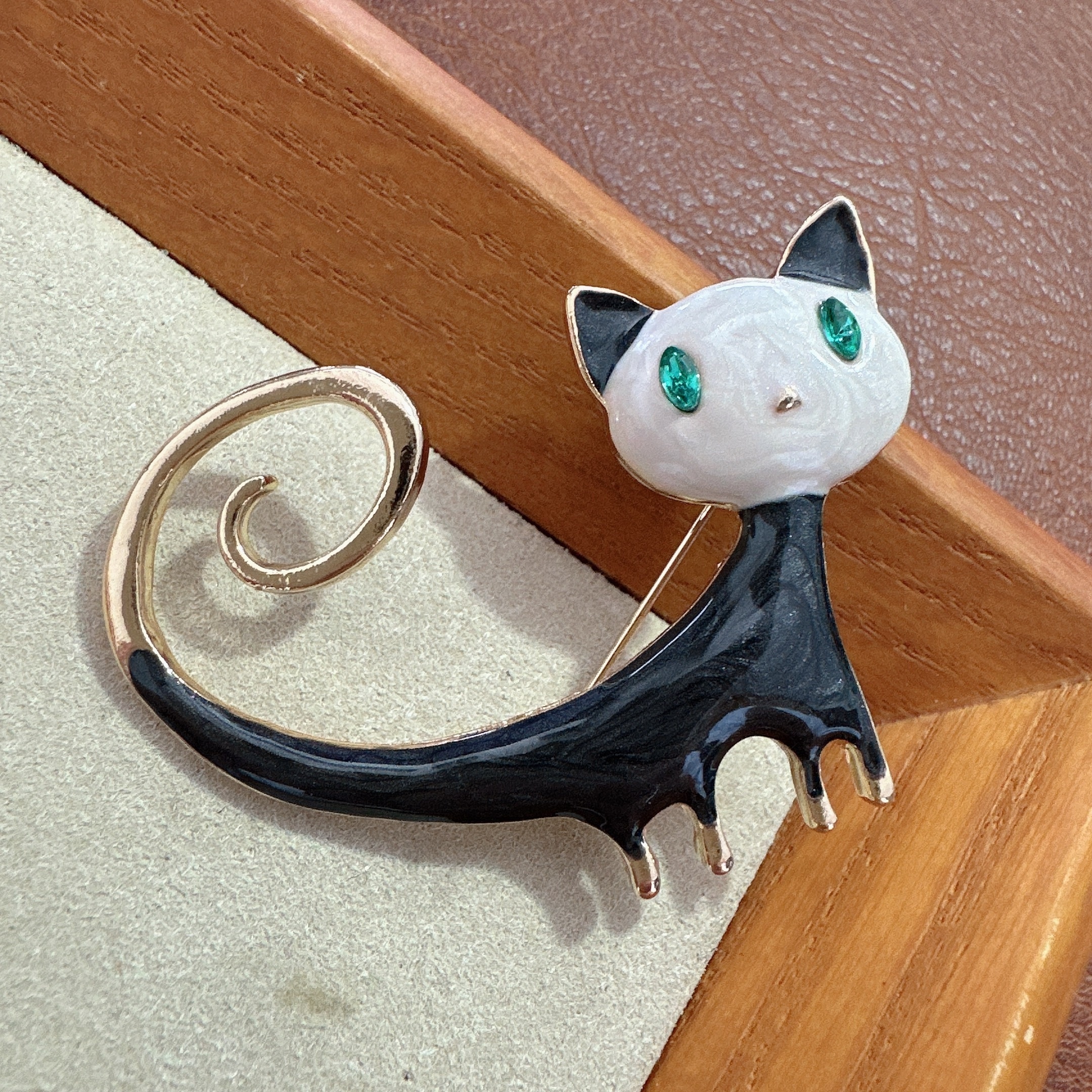 Oil Painting Standing Cat Brooch Pin Cute Alloy Lapel Pins - Temu ...