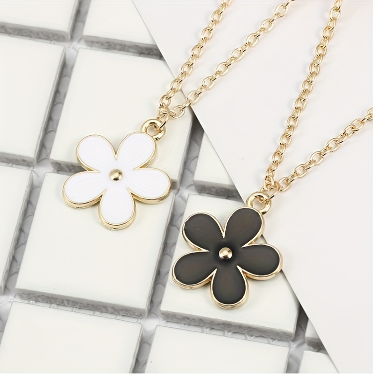 Marc jacobs daisy necklace store
