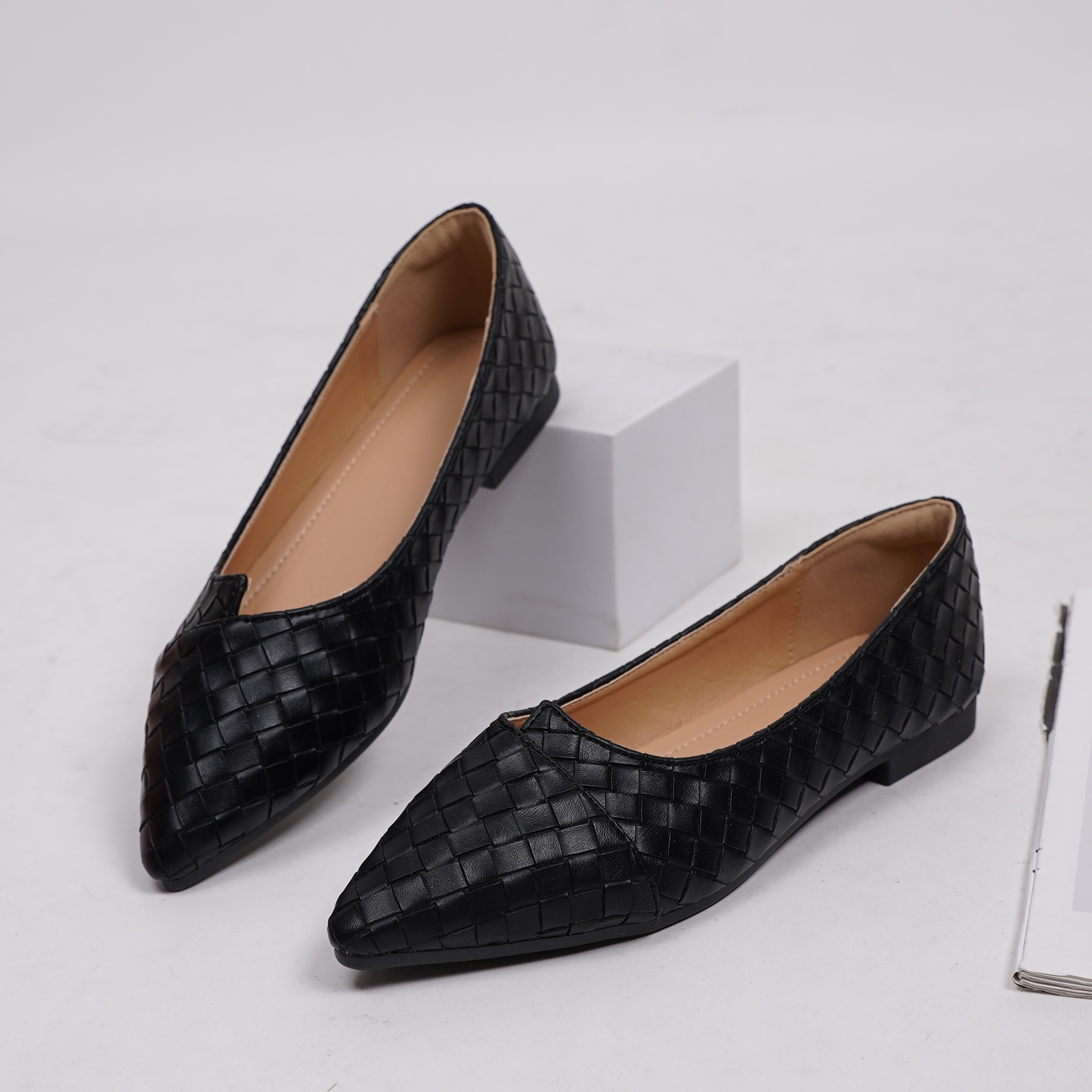 Women's Solid Color Flat Shoes Casual Point Toe Slip Shoes - Temu ...