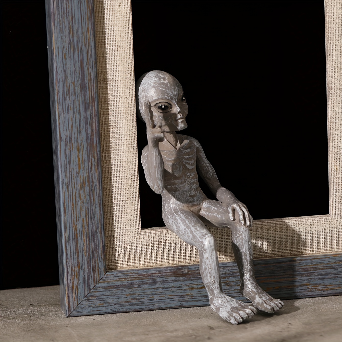 Resin Creative Alien זכר קישוט קישוט פסל חייזר יושב - Temu