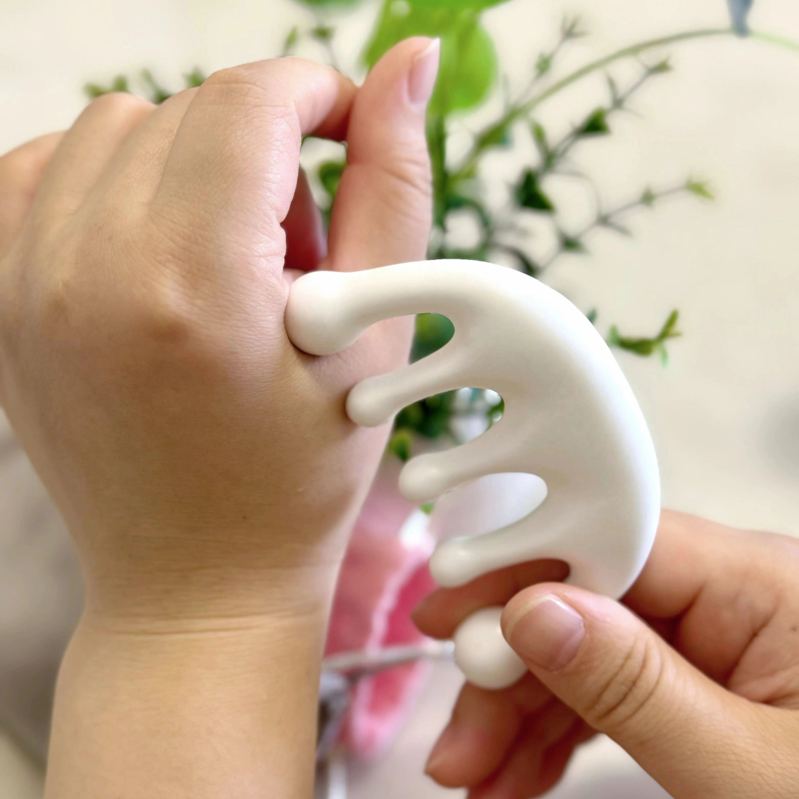 1pc Scalp Massager Comb - Polyurethane Acupressure Point Stimulation ...