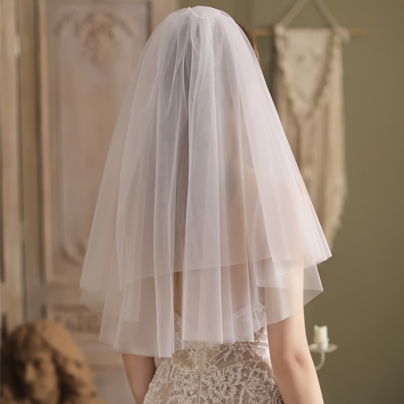 Elegant Short Bridal Wedding Veils With Metal Combe White