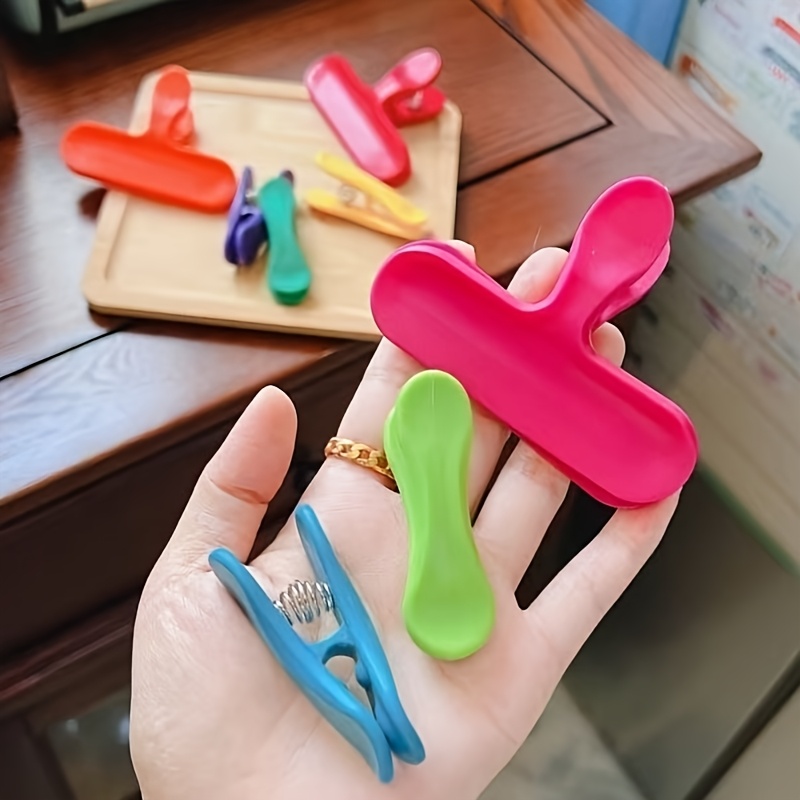 bag clips sold on Temu Canada