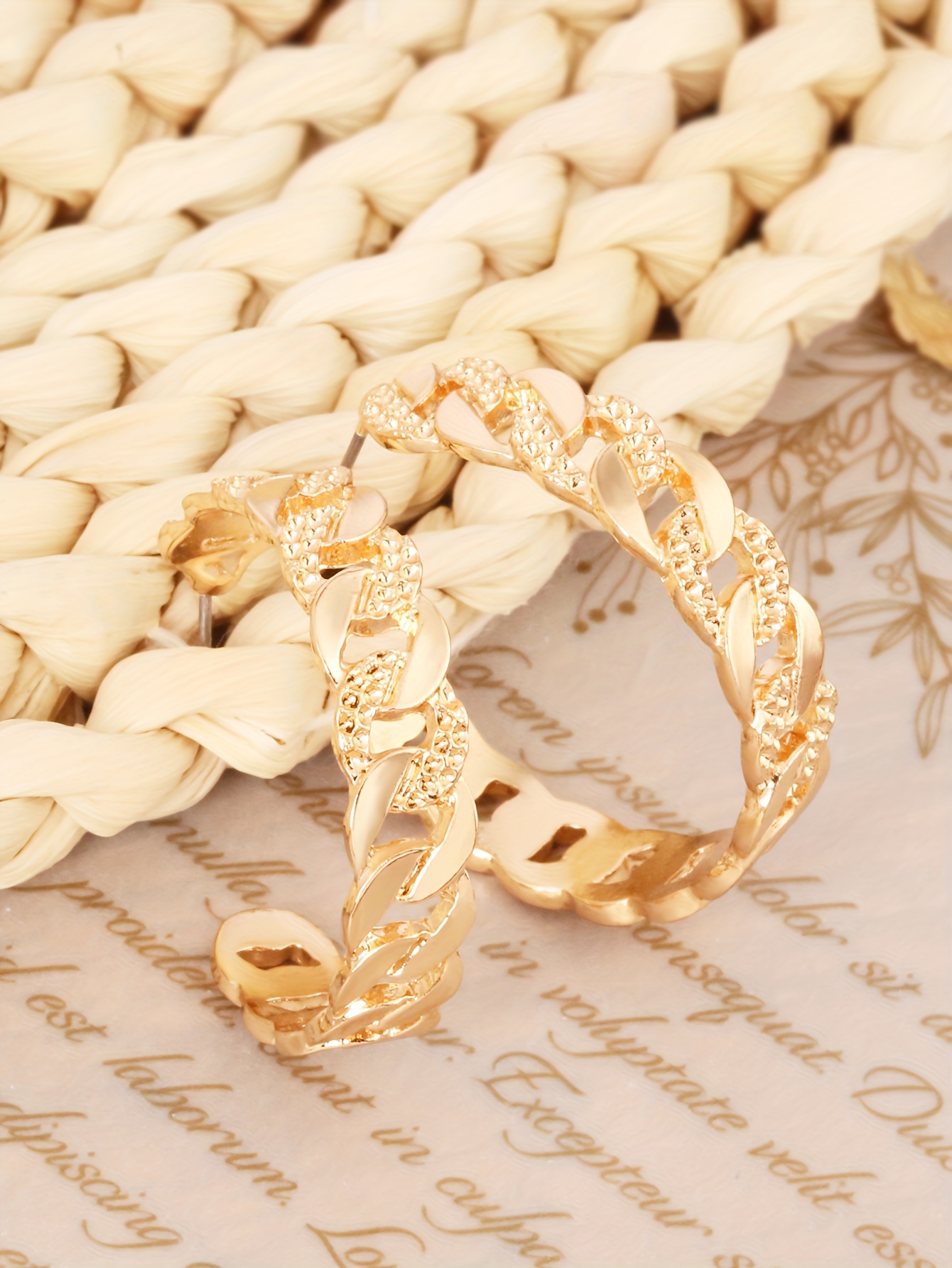 Elegant Vintage-inspired Geometric Hollow Chain Design Hoop Earrings ...