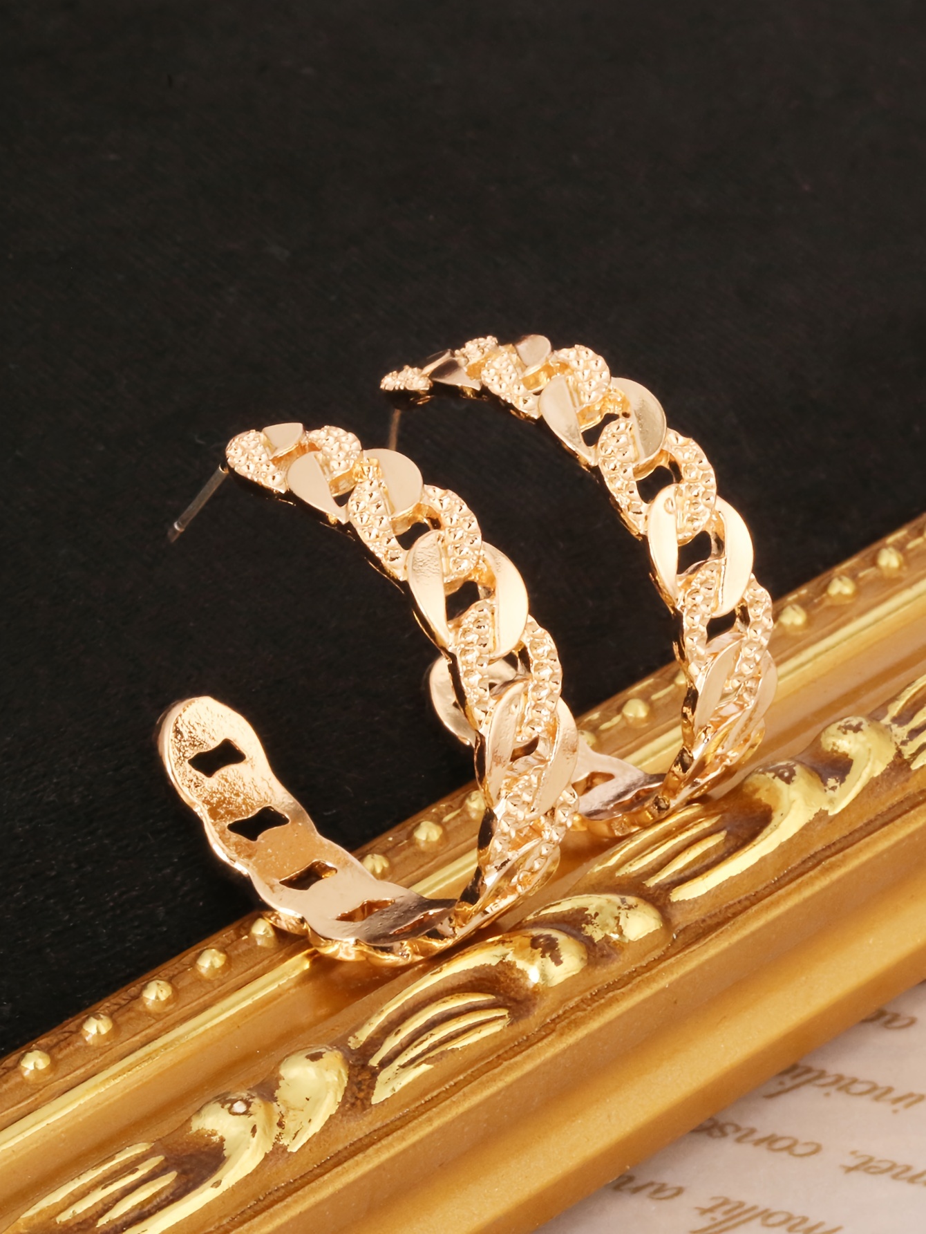 Elegant Vintage-inspired Geometric Hollow Chain Design Hoop Earrings ...