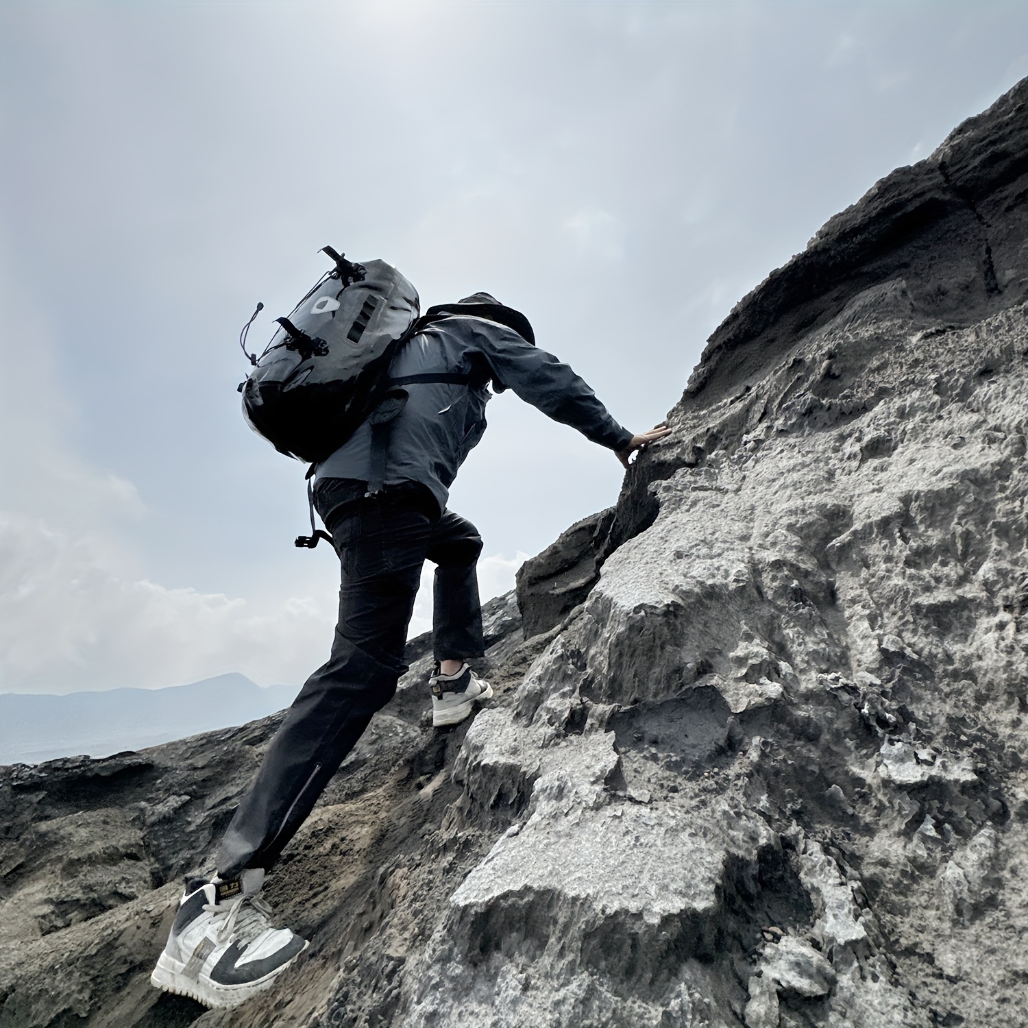 30l Waterproof Hiking Backpack Durable Pvc Adjustable Fit For Men Women ...