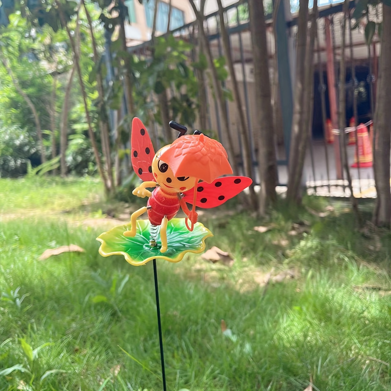 Garden Decorative Figurine – Plastic Ladybug Umbrella Leaf - Temu