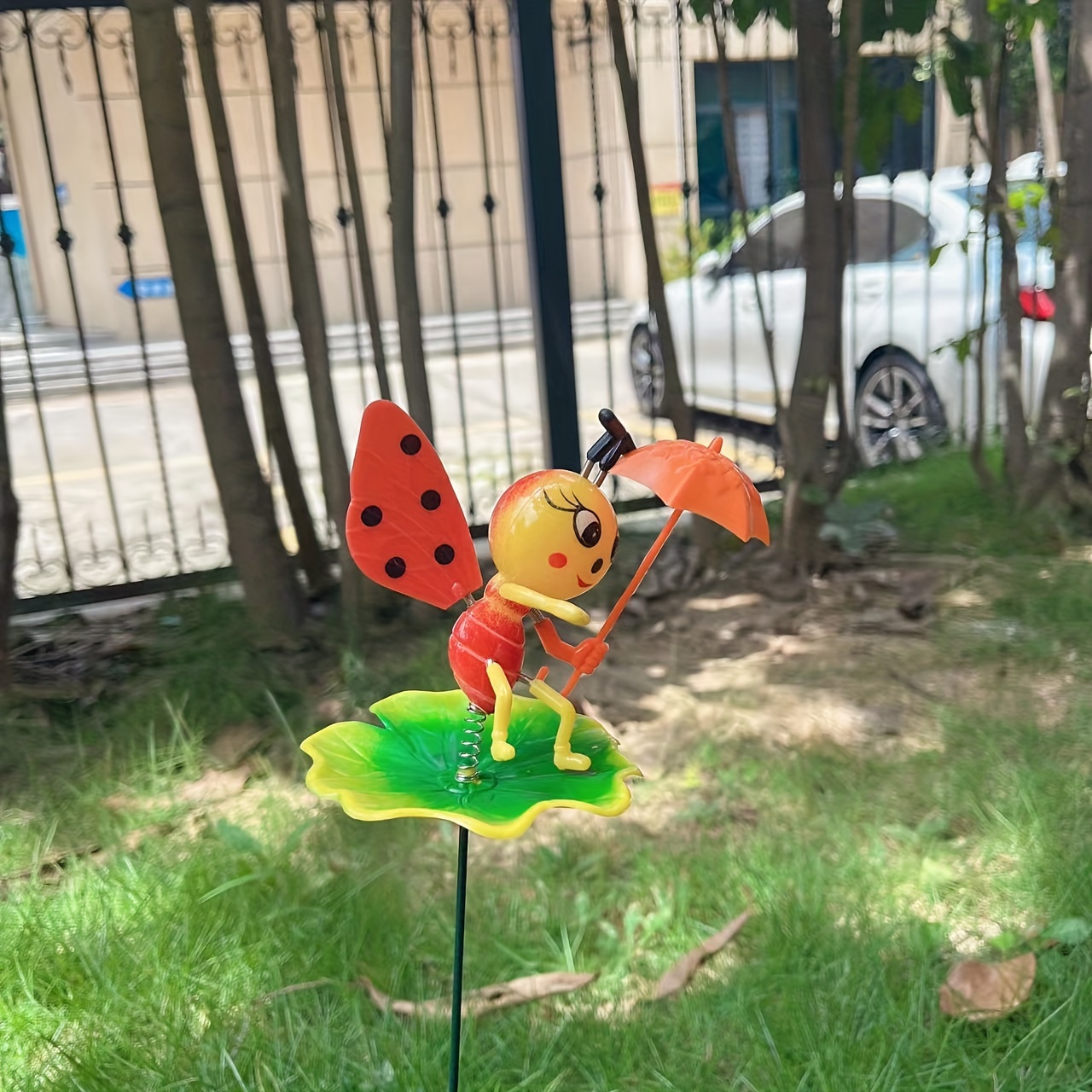 Garden Decorative Figurine – Plastic Ladybug Umbrella Leaf - Temu