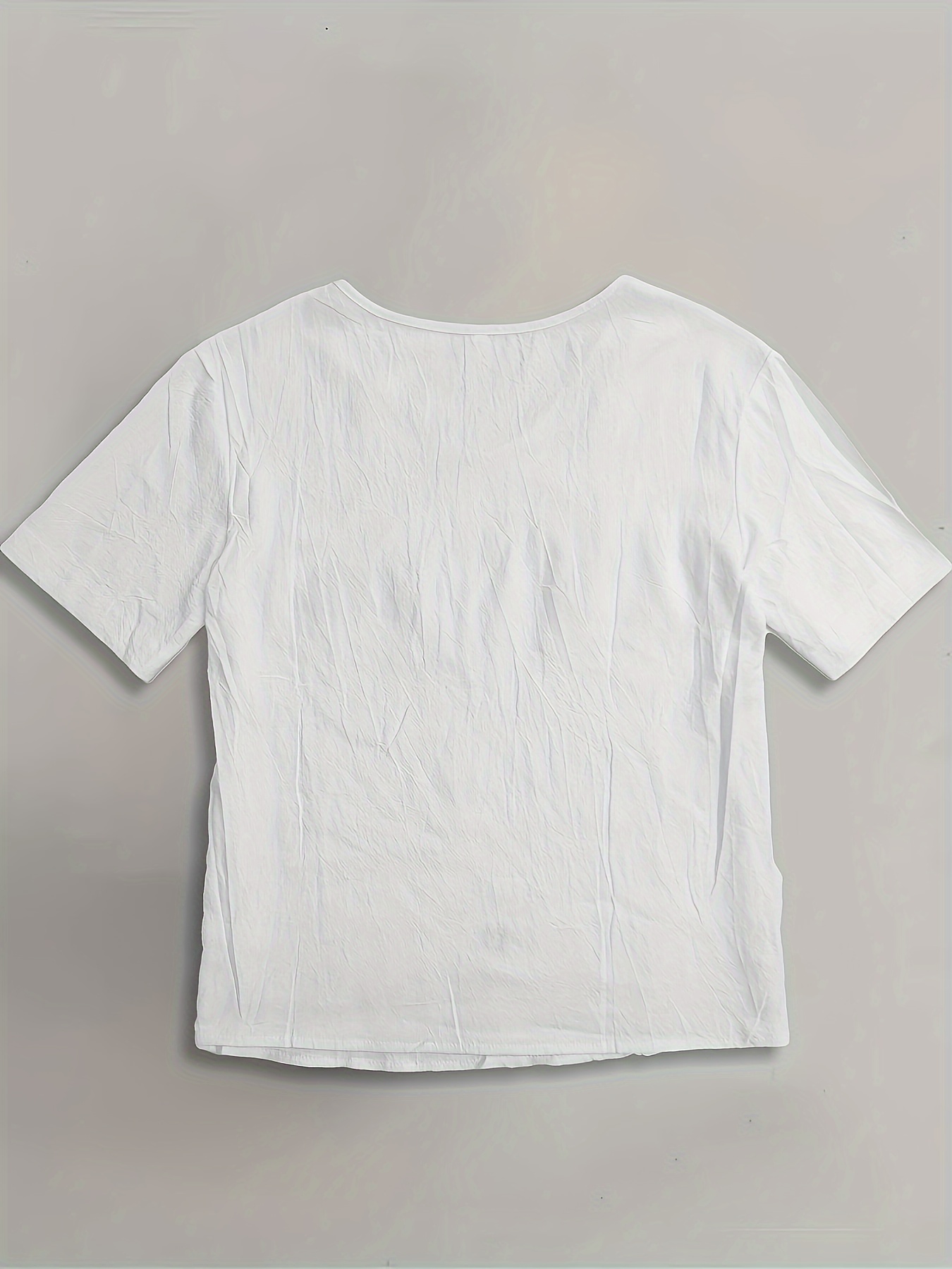 ჭრიჭინა პრინტით მაისური მოკლემკლავიანი V ყელიანი ტოპი - Temu Georgia