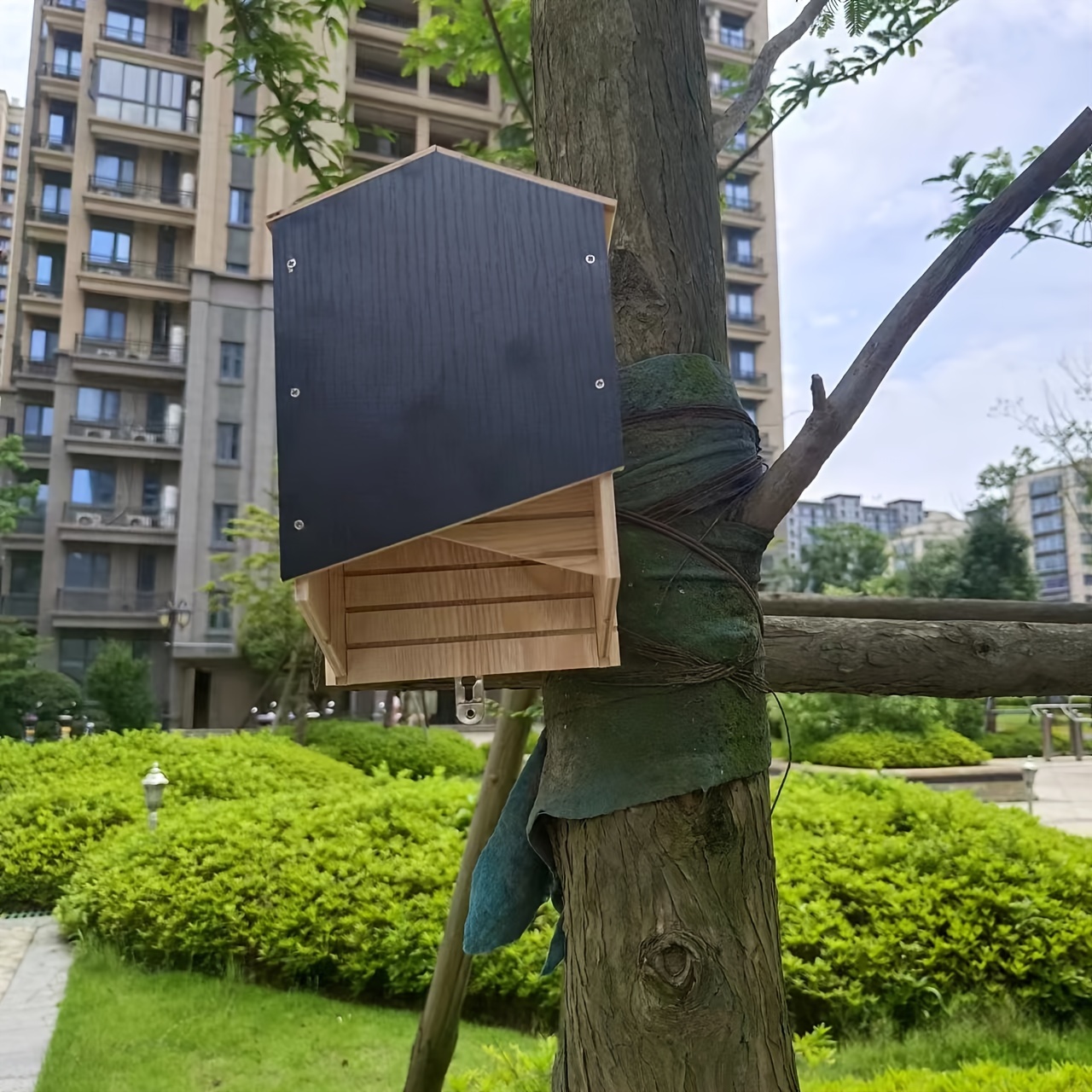 Outdoor Hanging Bat House - Wooden Bat Habitat Shelter, Garden Bat Box ...