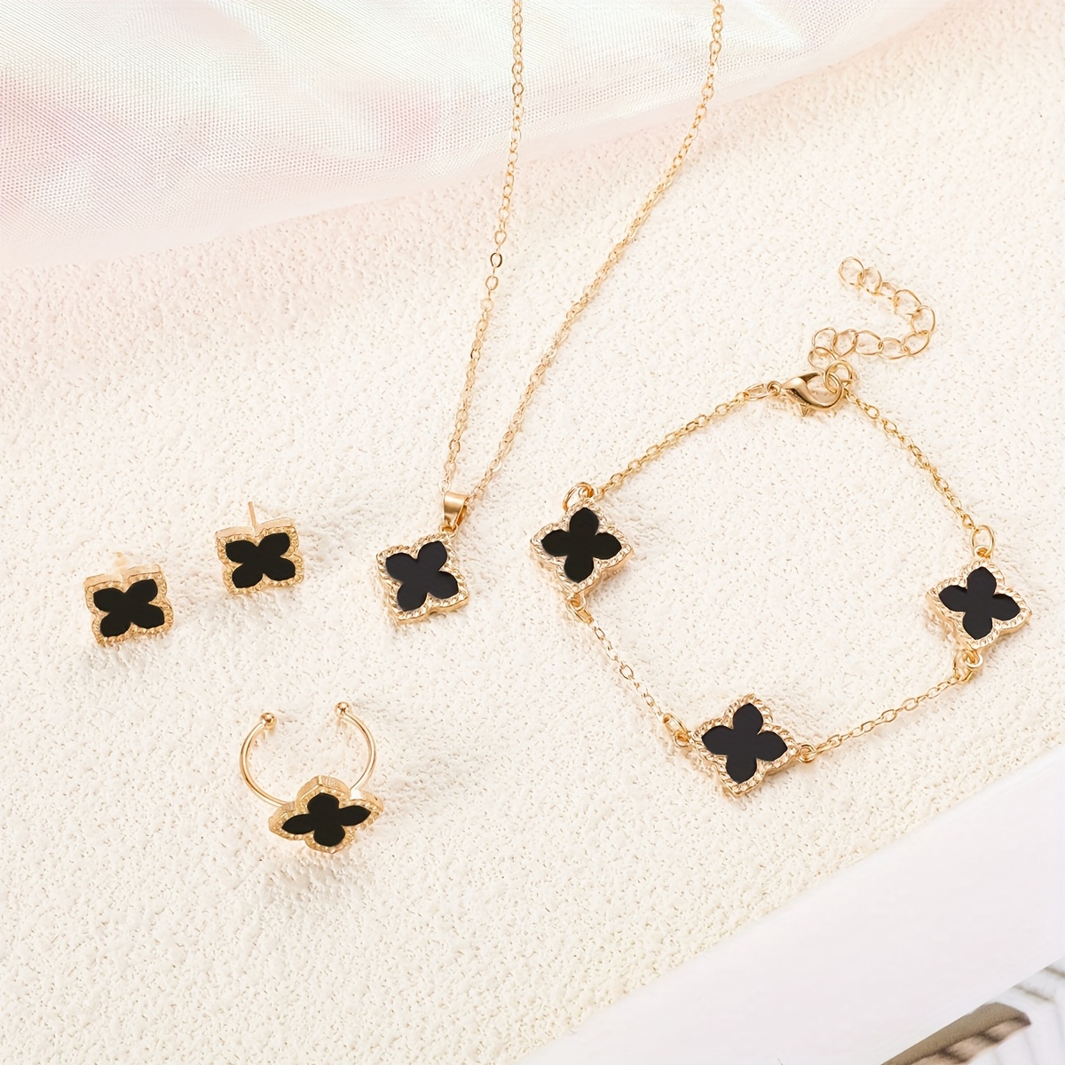 designer jewelry sold on Temu United States