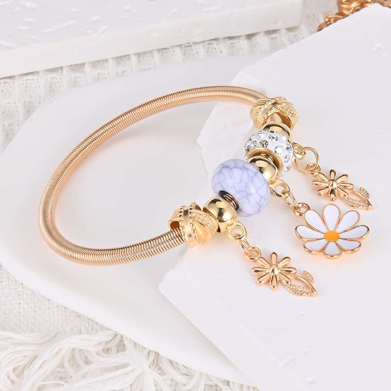 Fashionable And Vintage Small Daisy Charm Spring Bracelet - Temu Australia