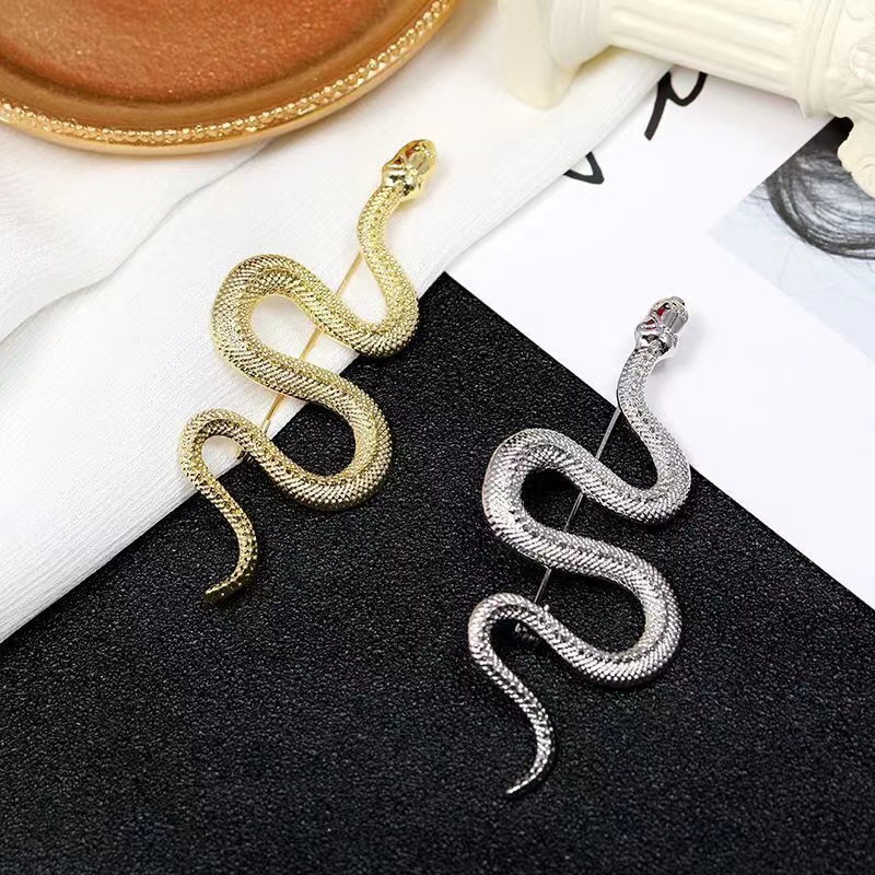 Retro Exquisite Snake Brooches Pins Unisex Alloy Coat Buckle - Temu New ...
