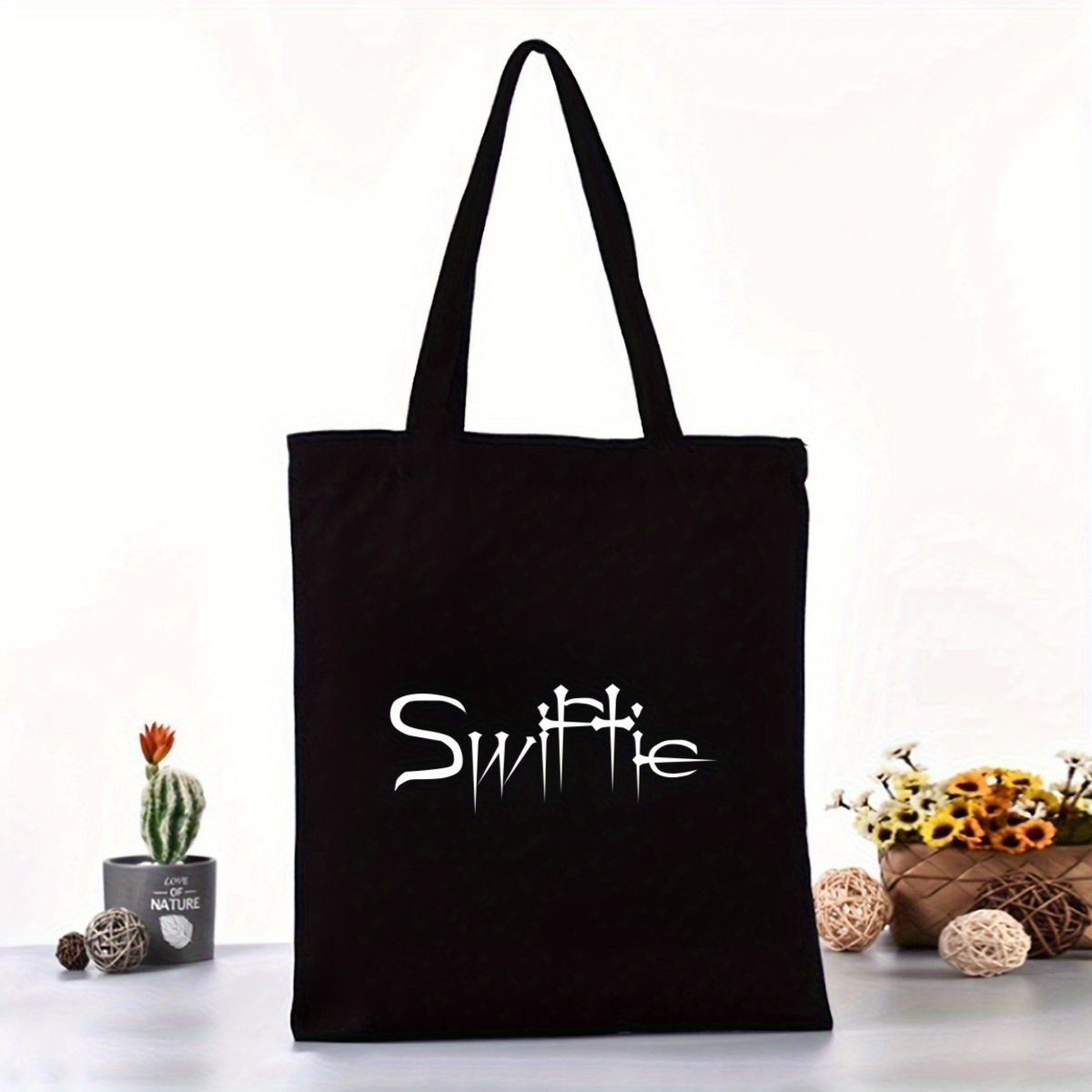 حقيبة يد كبيرة الحجم من قماش الكانفاس الأسود "Swiftie" ، - Temu Oman