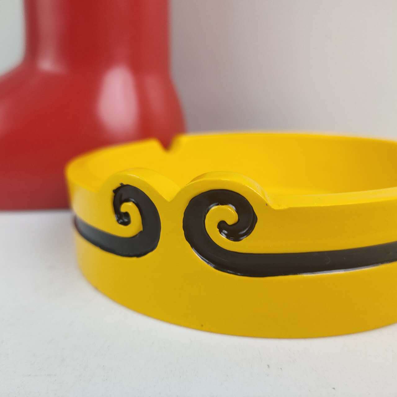 Inspired Resin Ashtray Contemporary Round Design - Temu