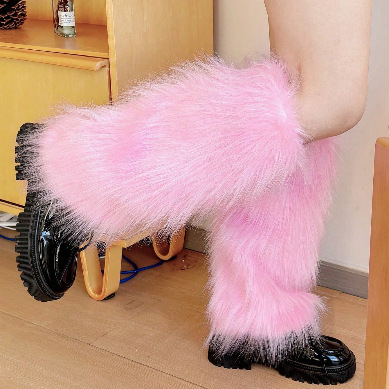 pink fluffy leg warmers - Germany